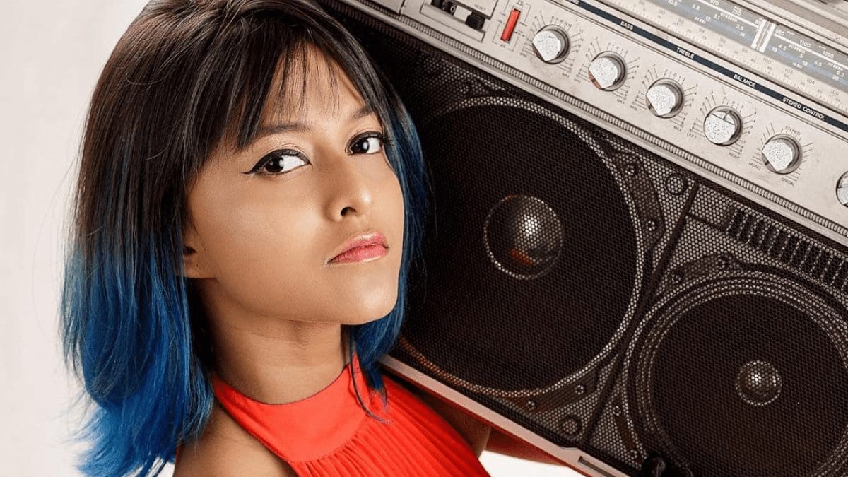 Singer Yohani's 'Manike Mage Hithe' Makes Its Bollywood Debut In ...