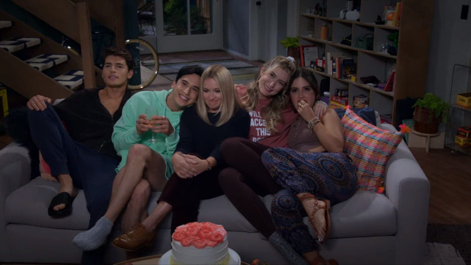 Netflix's Pretty Smart Review: A Friendship Mixed Tape | Leisurebyte