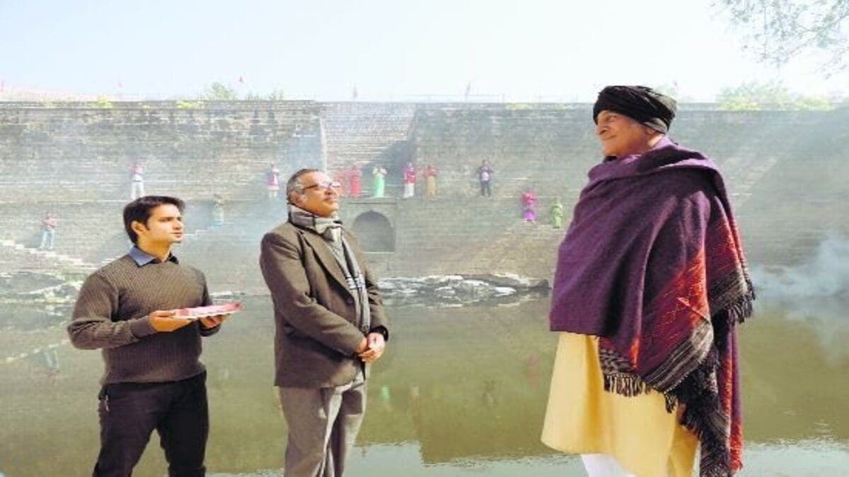 Amazon Prime's Akkad Bakkad Rafu Chakkar Review: An Exciting Heist ...