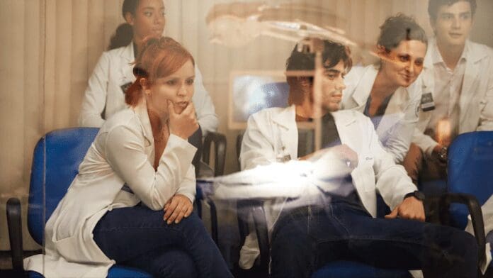 Lulli (2021) Review: Larissa Manoela’s Comedy Is Predictably but Not ...