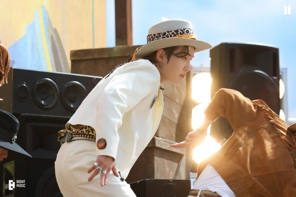 SUGA Looks Adorable in 'That That' Behind-The-Scenes Photo Sketch ...