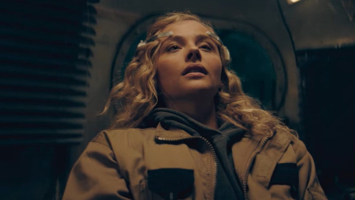 The Peripheral Trailer Breakdown: Time Travel Comes With a Price In ...