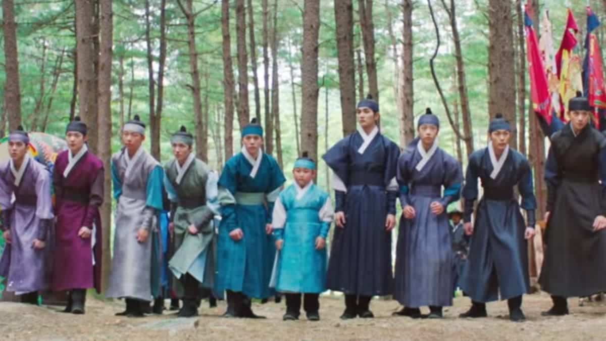 Under the Queen's Umbrella Episode 8 Preview: When, Where and How to ...