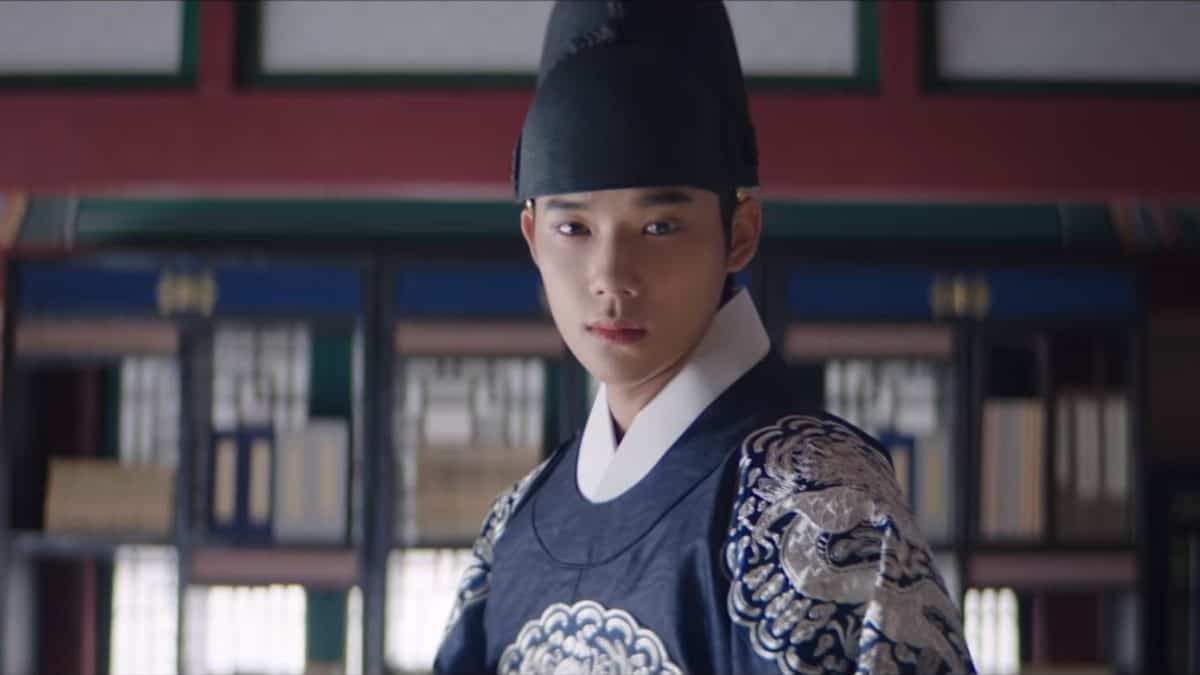 Under the Queen’s Umbrella Episode 11 Recap and Review: The Crown ...