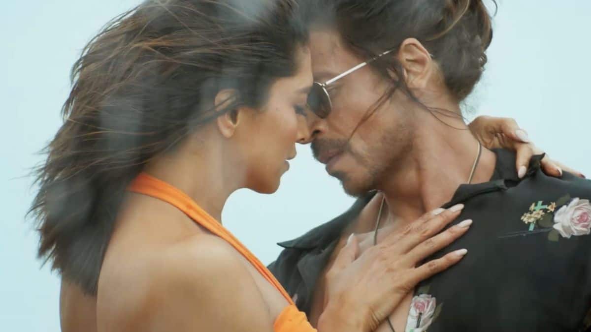 Besharam Rang Song from Pathaan: Shah Rukh Khan-Deepika Padukone Raise the Heat With Their ...