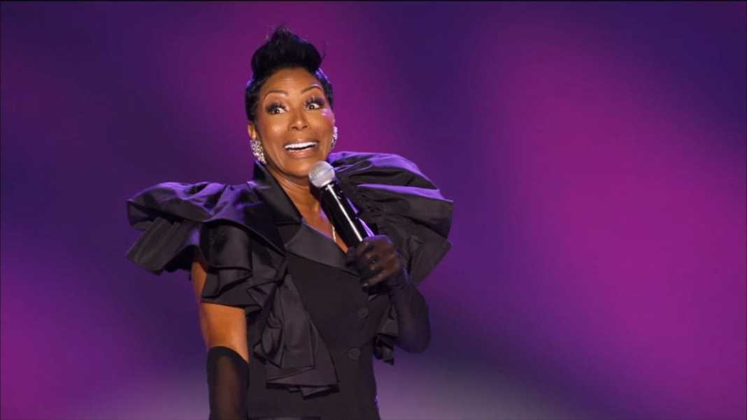Sommore: Queen Chandelier Review: Scandalous and Vile in the Best Way ...