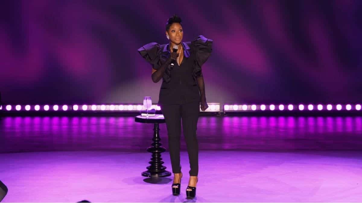 Sommore: Queen Chandelier Review: Scandalous and Vile in the Best Way ...