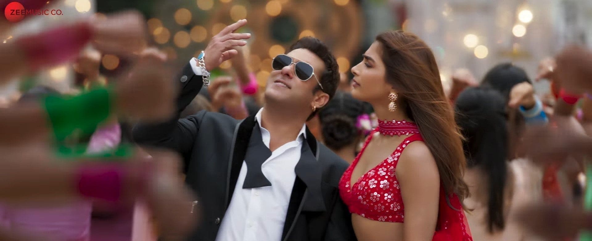 Billi Billi Song: Salman Khan and Pooja Hegde Bring the Festive Spirit ...