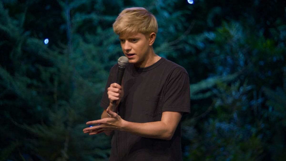 Mae Martin: SAP Review: Awkward Little Epiphanies and Big Unbelievable ...