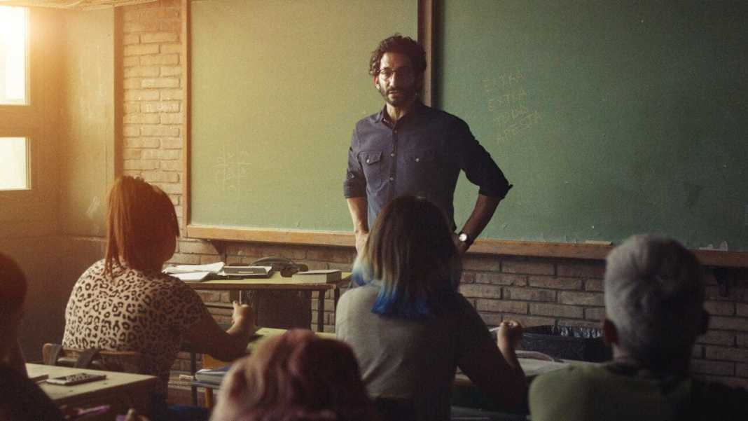 The Substitute Review: Juan Minujín Stars in an Underwhelming Film ...