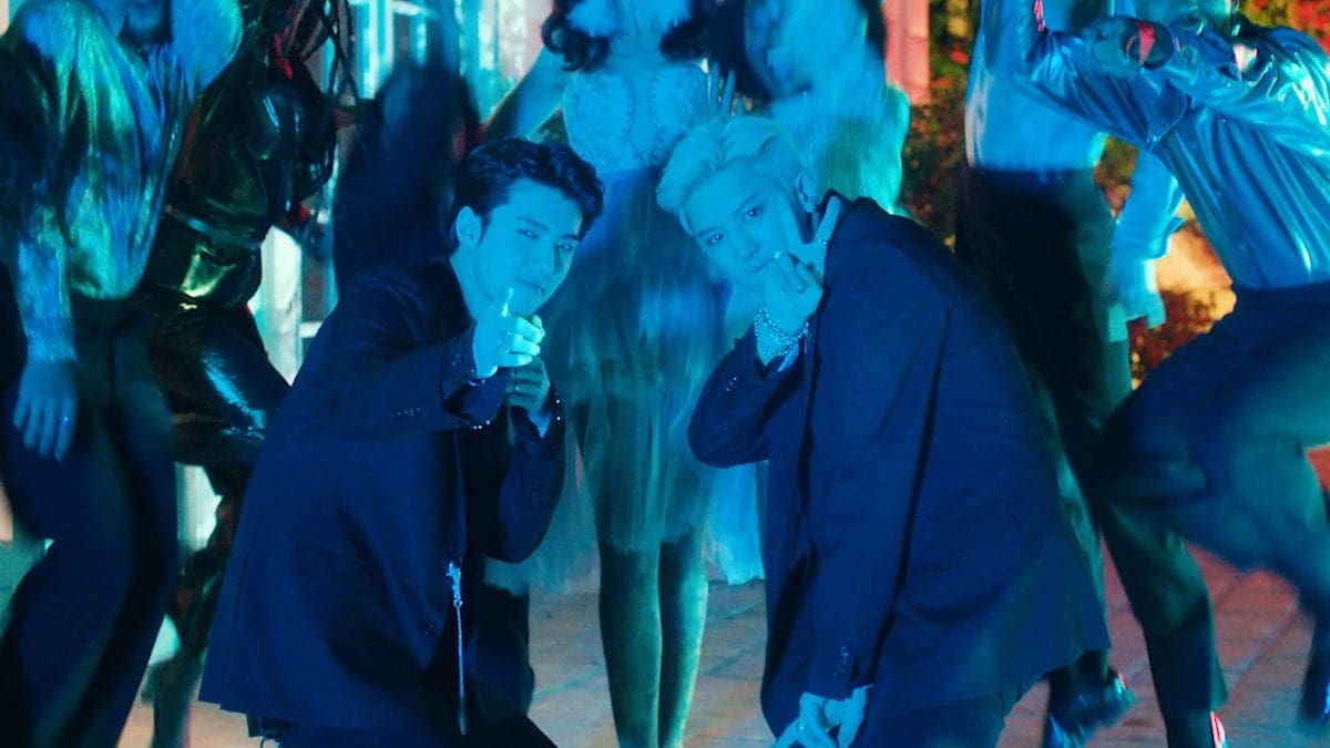 EXO SC BACK TO BACK FANCON: Chanyeol and Sehun Ignite the Stage With ...