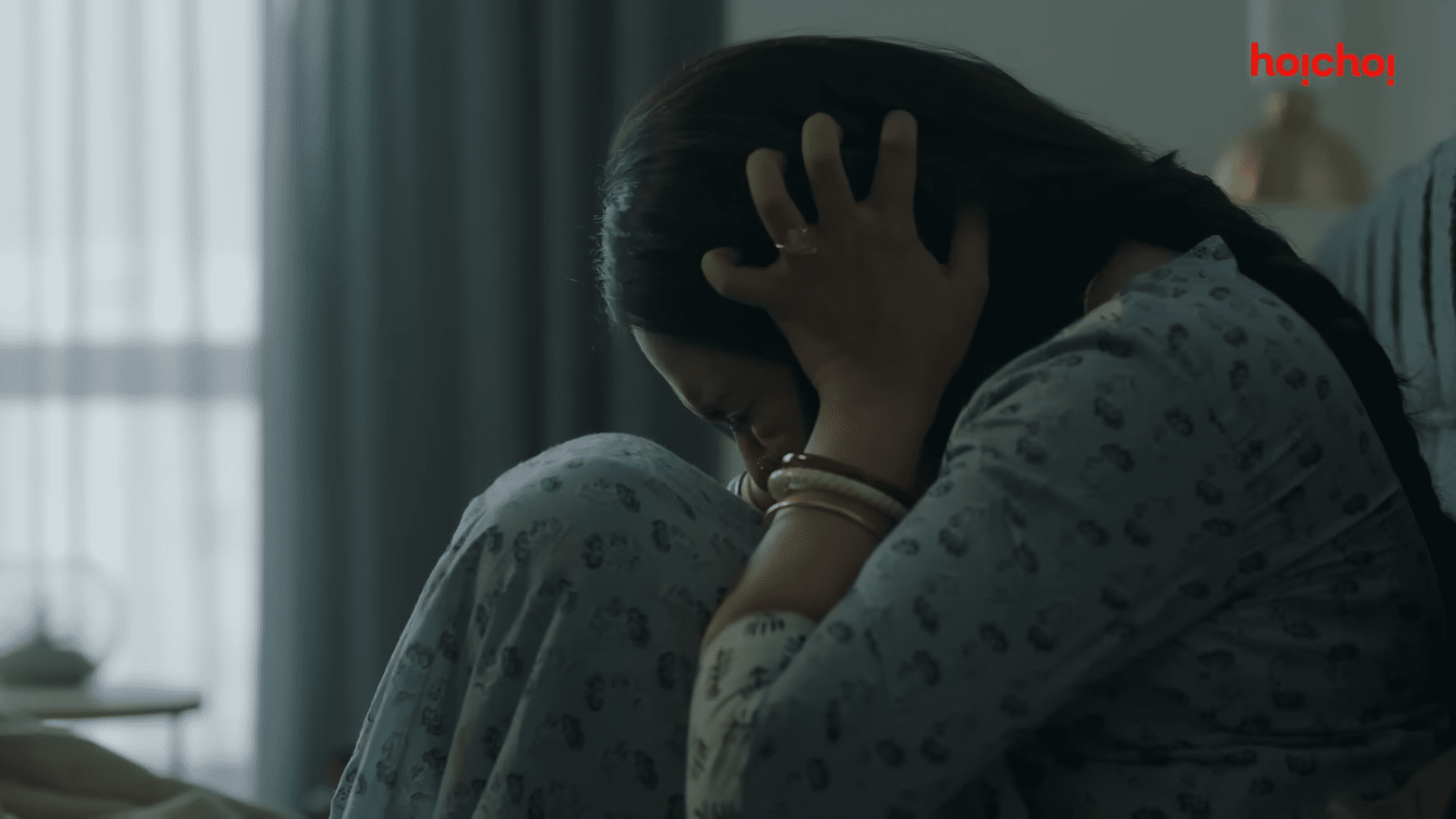 Lojja Review: Priyanka Sarkar's Hoichoi Series Feels Forced in Many Ways | Leisurebyte