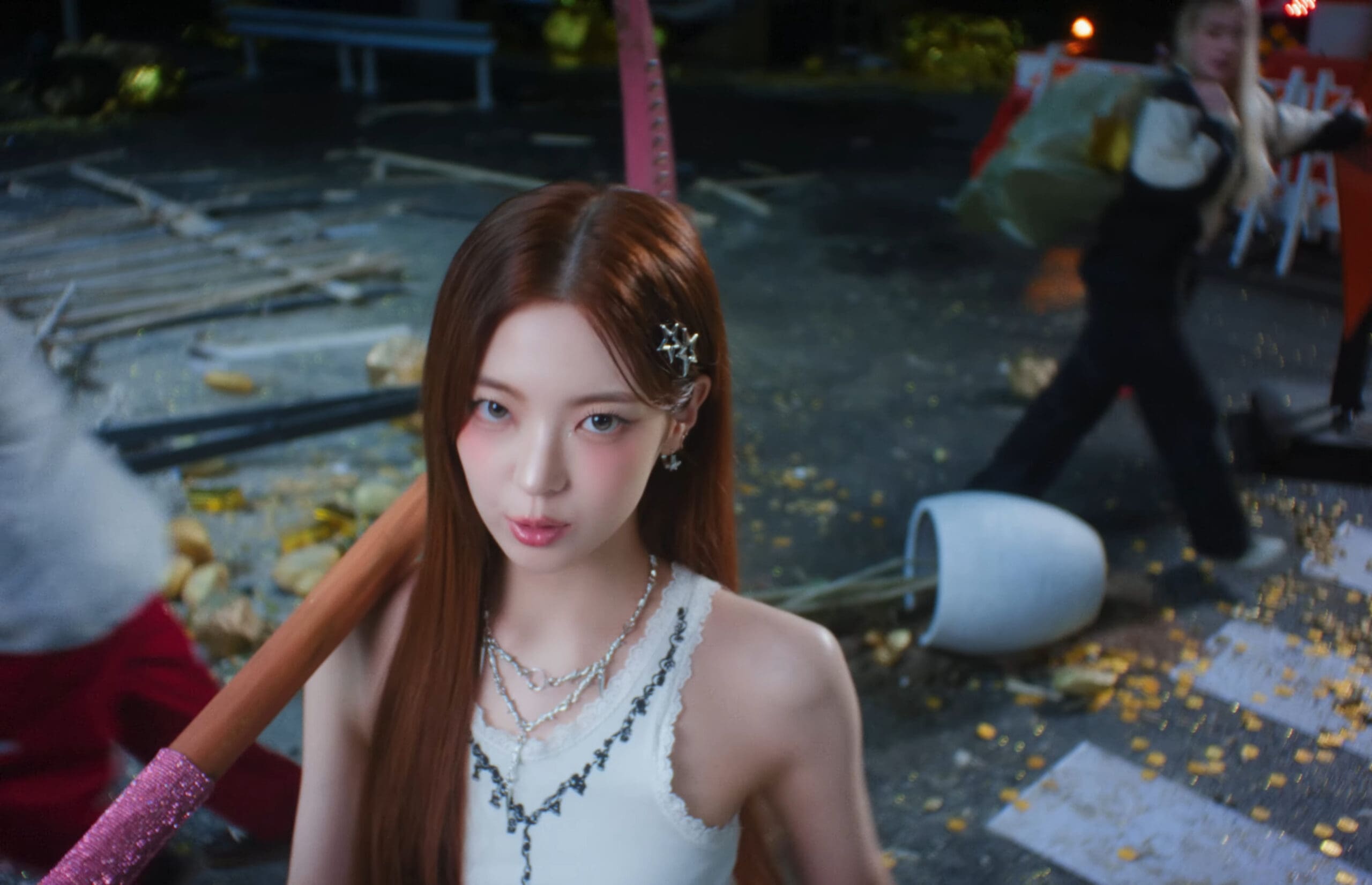 ITZY Gold MV Review | Leisurebyte