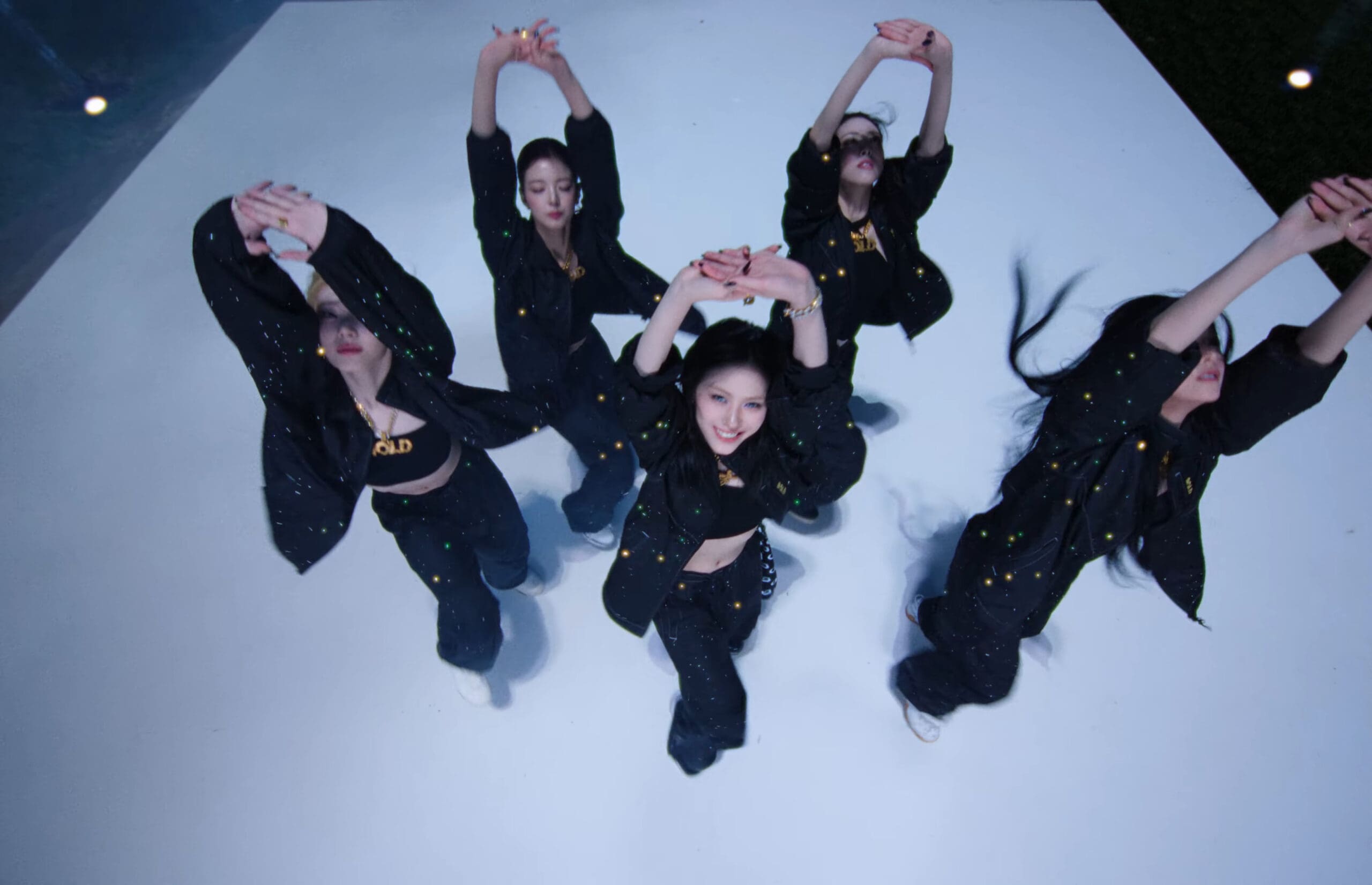 ITZY Gold MV Review | Leisurebyte