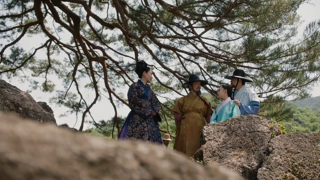 The Queen Who Crowns Episode 8 Review | Leisurebyte