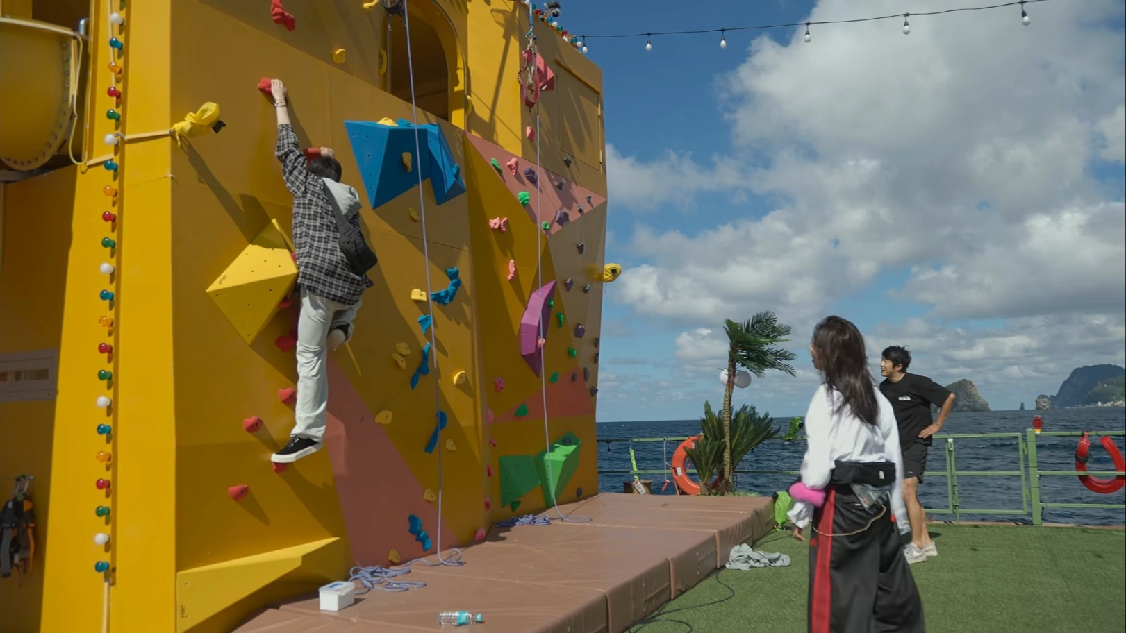 Kian's Bizarre B&B Week 1 Review: Kian84 Leaves BTS Jin and SNL Ji Ye ...