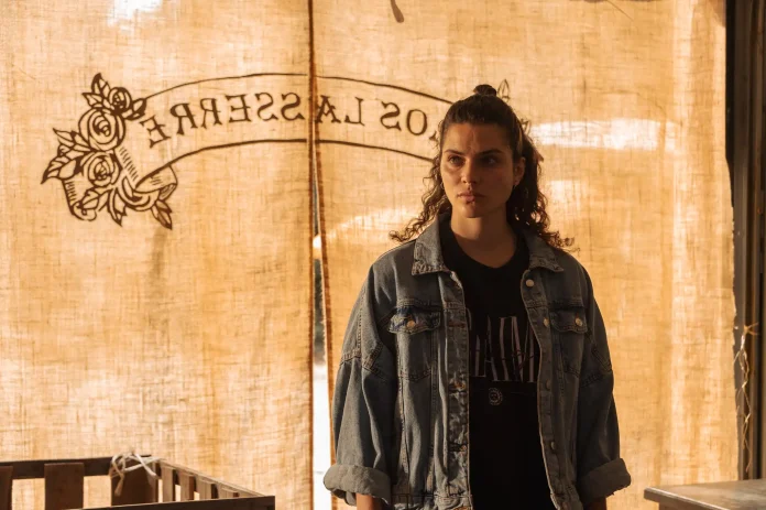 Under a Dark Sun Ending Explained: Who Killed Arnaud? Who is Alba's ...