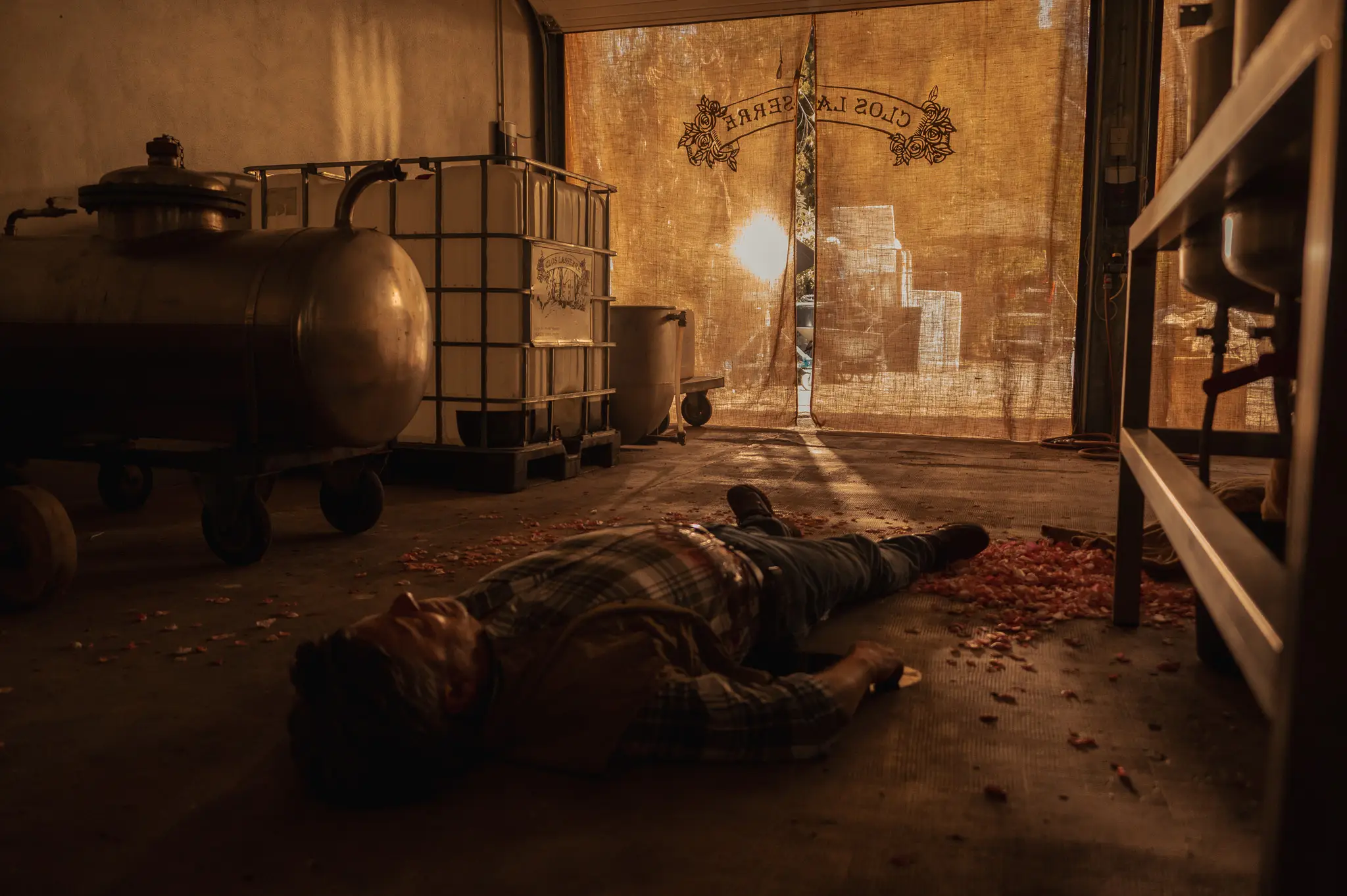 Under a Dark Sun Ending Explained: Who Killed Arnaud? Who is Alba's ...