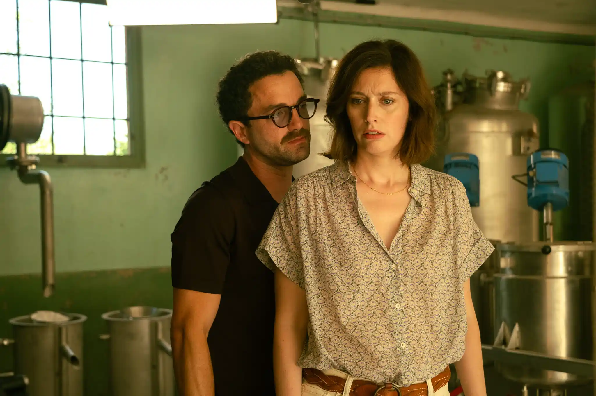 Under a Dark Sun Ending Explained: Who Killed Arnaud? Who is Alba's ...